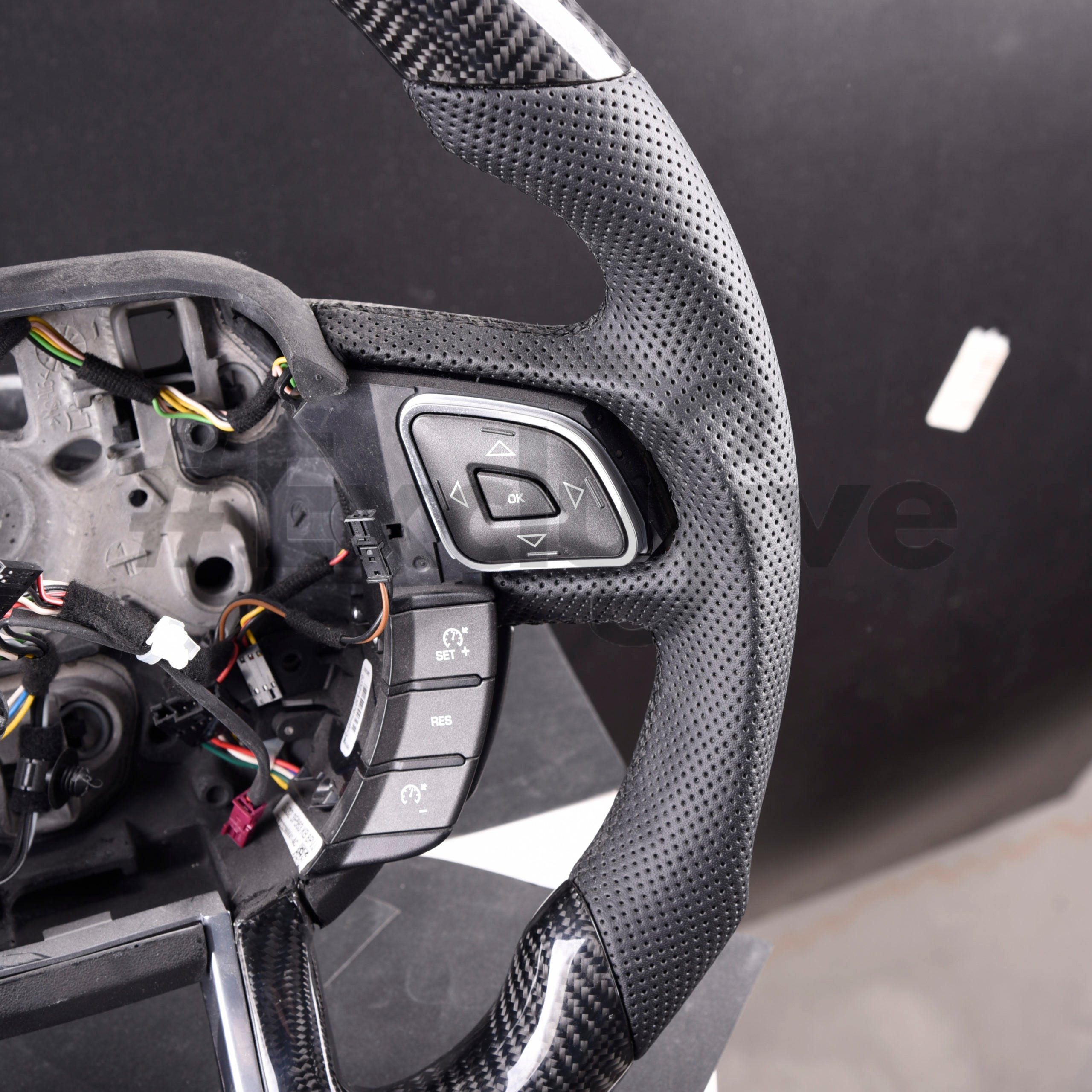 Land Rover Discovery Sport / Range Rover Evoque Custom Steering Wheel ...